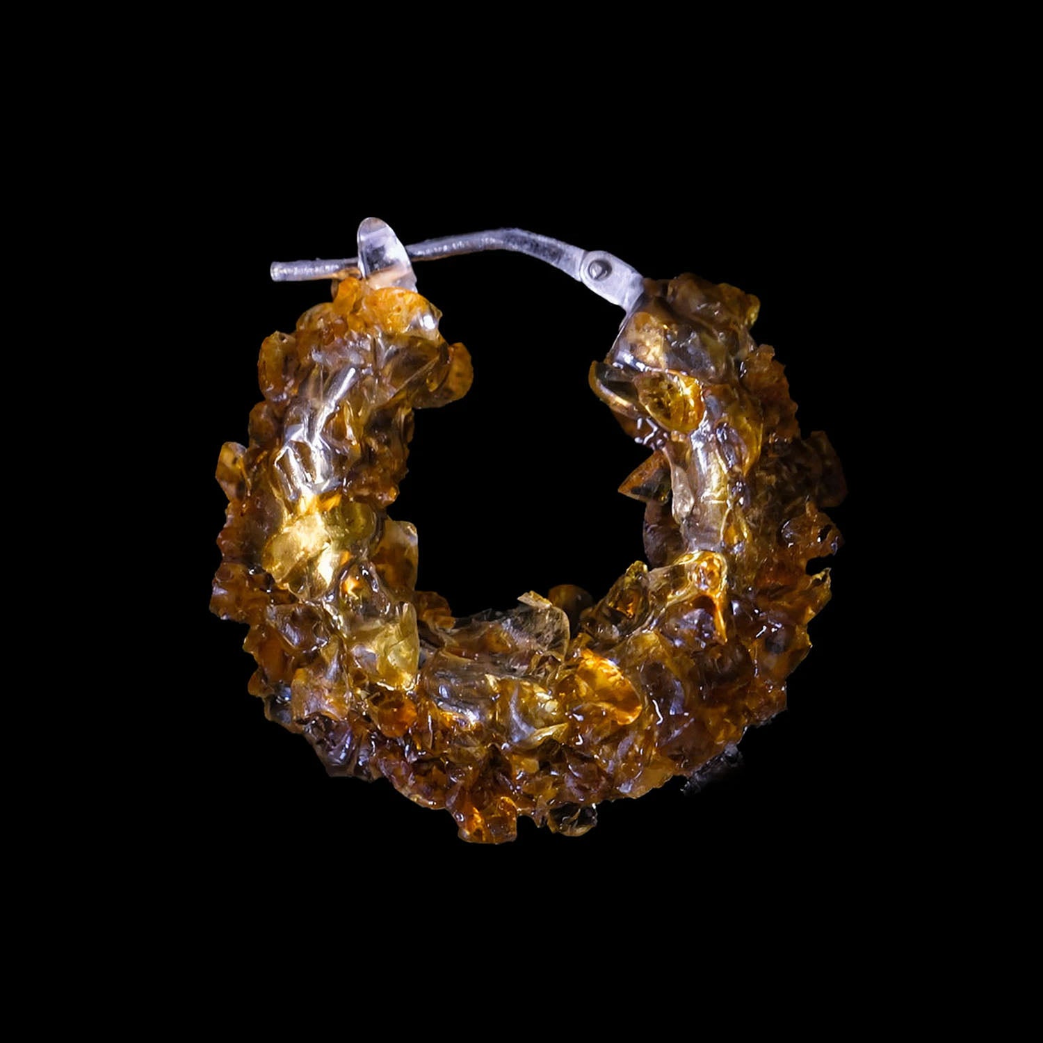"Amberite" by Surrealium – Singular Earring with Nordic Amber – SURREALIUM
